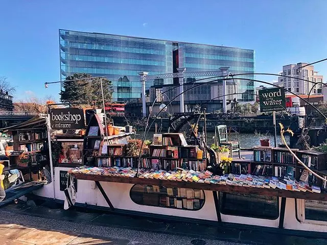 Boeken ferkeapje yn Londen fan in 100 jier âlde Nederlânske barge 11617_1