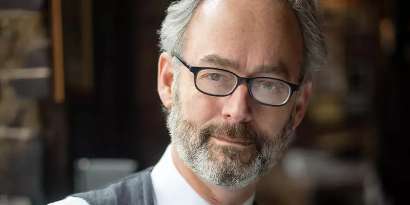 Si Amor Towles kung giunsa siya pagdasig ni Peter Matthiessen sa pagsulat