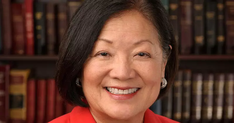 Cum a devenit senatorul democrat Mazie K. Hirono un avocat feroce pentru femei și copii