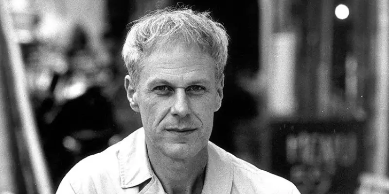 Dennis Cooper despre accidentul din copilărie care i-a influențat scrisul