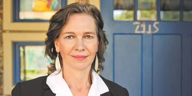 "Ech hu mech net erausginn." Louise Erdrich iwwer Schreiwen (prolifesch) als Single Mamm