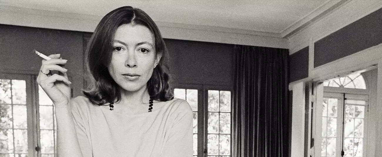 Pase ak Joan Didion: Ki sa mwen te aprann sou ekri nan men yon mèt Ameriken