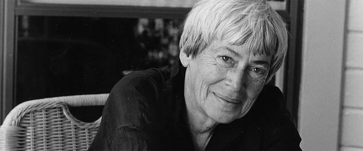 Kuv Xyoo Kev Nyeem Ntawv Txhua Tus Ursula K. Le Guin Novel