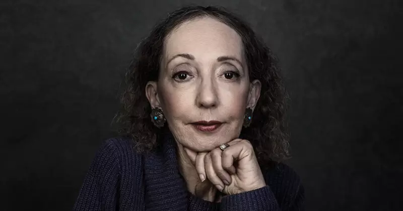 Joyce Carol Oates lori Dystopia, Boxing, ati Awọn Alailẹgbẹ Iṣoro kika