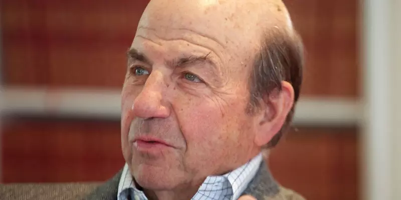 Calvin Trillin tentang Pentingnya Mengasuh Anak dengan Humor