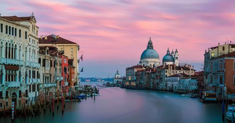 O tempo é auga: sobre o pasado, o presente e o futuro que se aveciña de Venecia