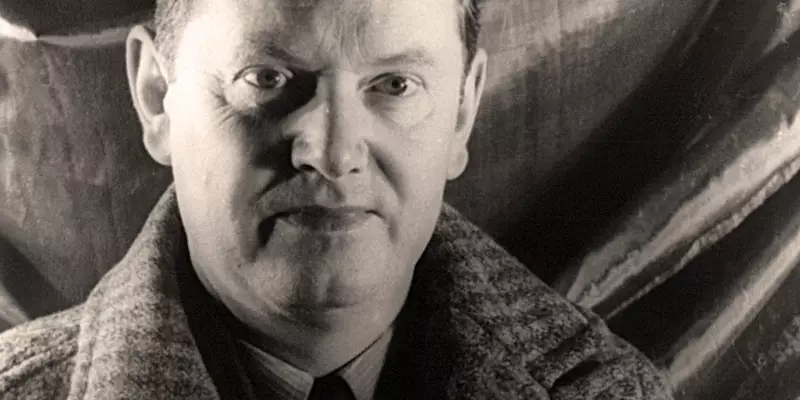 Phil Klay ar Bhealaí Caitliceacha, Coimeádach agus Curmudgeonly Evelyn Waugh